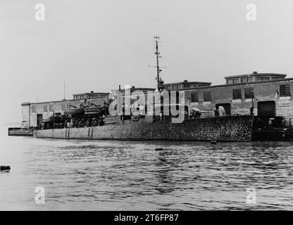 USS Stringham APD-6 Stock Photo - Alamy