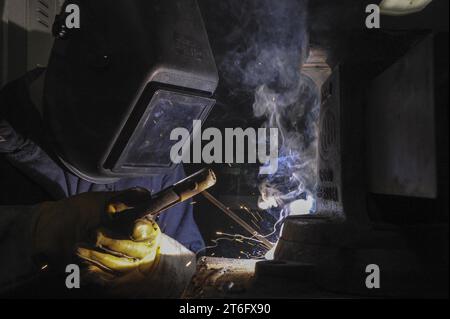 USS Theodore Roosevelt operations 150529 Stock Photo - Alamy