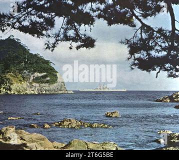 USS Worcester (CL-144) underway in 1953 Stock Photo - Alamy