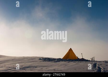 A yellow pyramid tent in the snow, Mt Baker, Washington State Stock ...