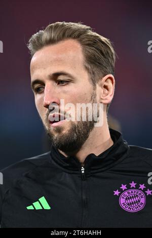 Harry Kane (FC FC Bayern Munich, 9) scores against Daniel Heuer ...