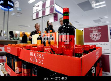 Blossa glögg at Systembolaget liquor store Stock Photo - Alamy