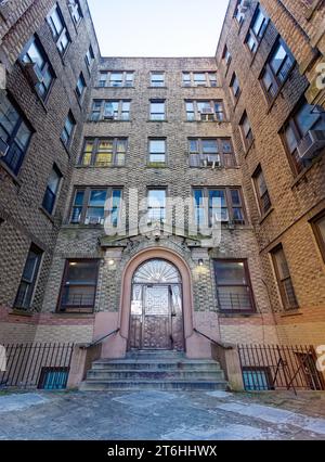 96 Wadsworth Terrace, an Emery Roth-designed two-wing apartment ...