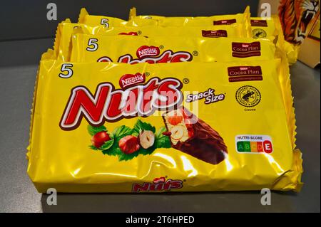 Nestle Nuts - Schokoriegel. 5er Packung *** Nestle Nuts chocolate bar 5 ...