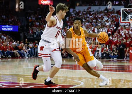 Tennessee guard Jordan Gainey (11) drives against Alabama's Aden ...
