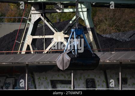 Coal Clamshell from a powerstation in Germany Stock Photo - Alamy