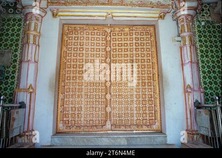 25 Jun 2012 Vintage Traditional Design of Old Shree Swaminarayan Mandir ...
