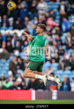 Dan Scarr #6 of Plymouth Argyle warming up during the Sky Bet ...