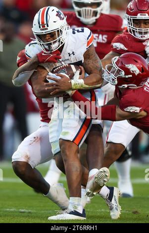 Auburn running back Jarquez Hunter (27) breaks away for a touchdown ...