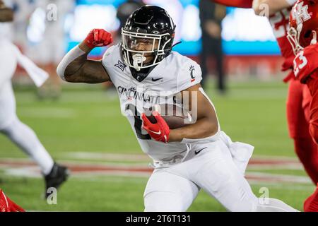 Cincinnati running back Corey Kiner rruns the 40-yard dash at the NFL football scouting combine ...