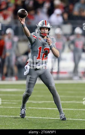 Ohio State quarterback Lincoln Kienholz (3) runs off the field with ...