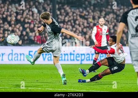ROTTERDAM - Quinten Timber of Feyenoord scores the 1-1 during the UEFA ...