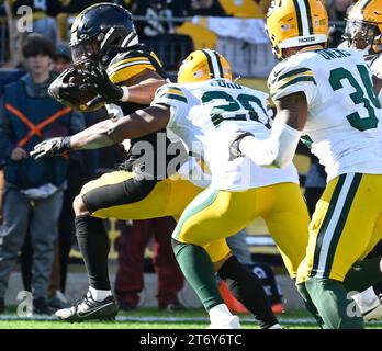 Pittsburgh Steelers' Jaylen Warren scores a touchdown during an NFL ...