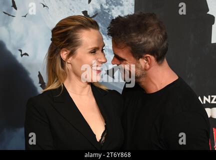 12 November 2023, Hamburg: Anna Hofbauer, actress, and her husband Marc ...