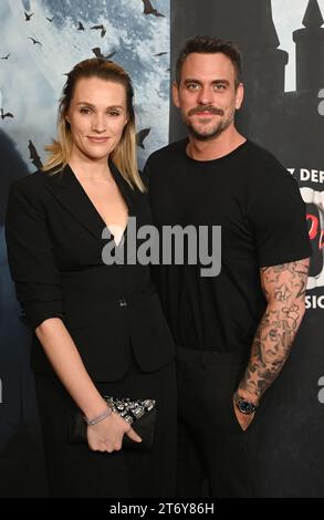 12 November 2023, Hamburg: Anna Hofbauer, actress, and her husband Marc ...