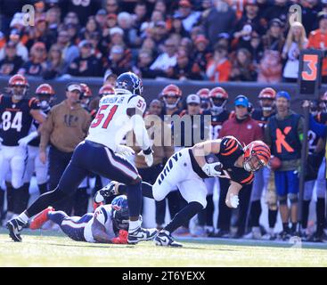 Cincinnati Bengals tight end Tanner Hudson (87) and Cincinnati Bengals ...