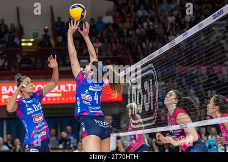 #4 Francesca Bosio of Igor Novara and #12 Anne Buis of Chieri '76 in ...