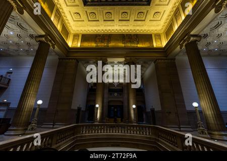 Central Standard Building, Wintrust's Grand Banking Hall in Chicago ...