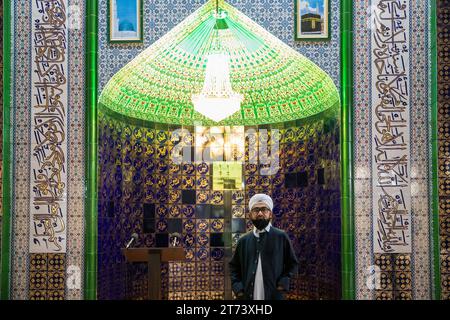 Mufti Mohammed Patel of Islamic Central Mosque, Leicester Stock Photo ...