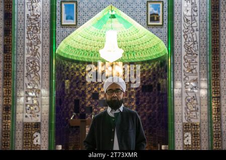 Mufti Mohammed Patel of Islamic Central Mosque, Leicester Stock Photo ...