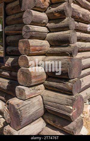 The log cabin joinery of a cabin corner in Yosemite National Park ...
