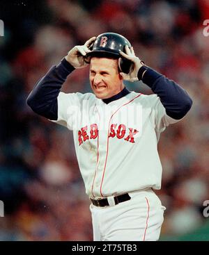 red sox blue jays 2000 season red sox second baseman Jeff Frye makes ...