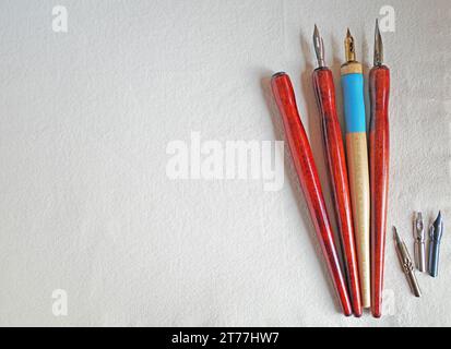 Dip pens with holders lying on handmade paper Stock Photo - Alamy
