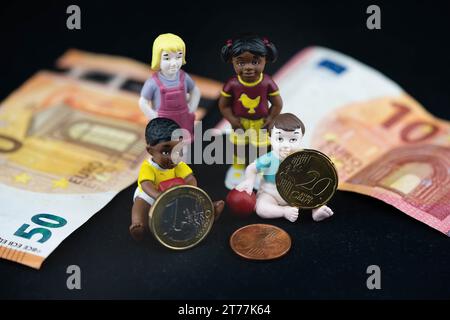 families receive financial support, child benefit, symbolic image Stock ...