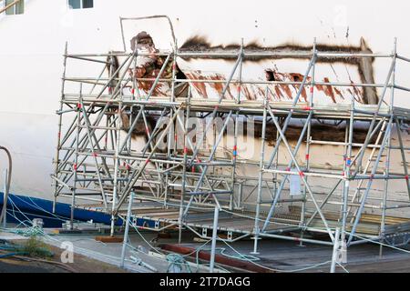 Floating scaffolding to repair large breach in the damaged hull of ...