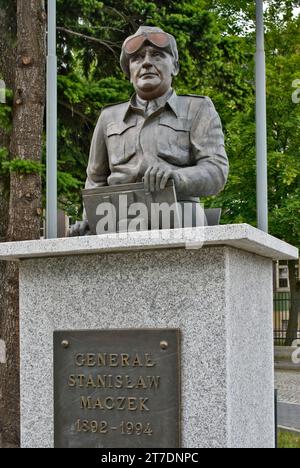 Statue of Polish war hero General Stanislaw Maczek at City chambers in ...