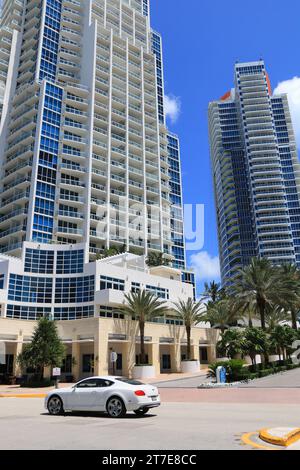 Typical Miami Beach Street view - MIAMI, USA APRIL 10, 2016 Stock Photo ...