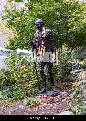Gandhi Memorial Statue at Union Square in New York City Stock Photo - Alamy