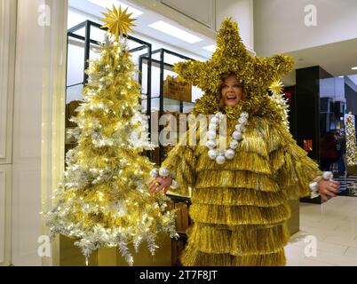 Genie film poster Melissa McCarthy & Paapa Essiedu Stock Photo - Alamy