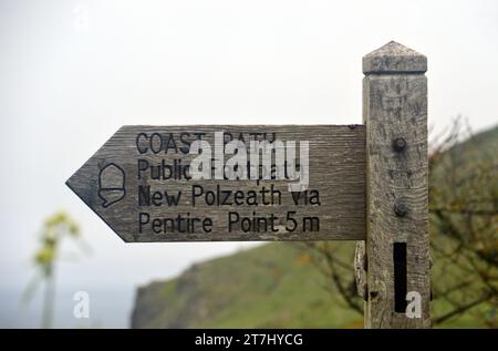 Coastal path sign at New Polzeath, North Cornwall, UK Stock Photo - Alamy