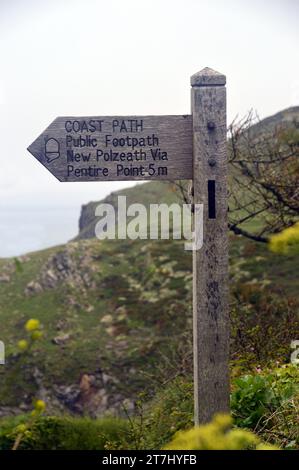 Coastal path sign at New Polzeath, North Cornwall, UK Stock Photo - Alamy