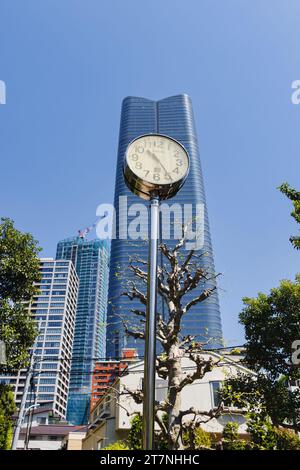 A view of the Azabudai Hills building in downtown Tokyo, Japan Stock ...