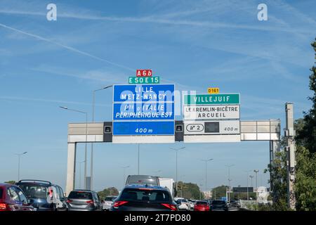 Highway road signs Paris, driving in heavy traffic on ring road of ...