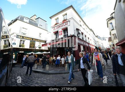 The vibrant streets of Rue Saint-Rustique and Rue Norvins in Montmartre ...