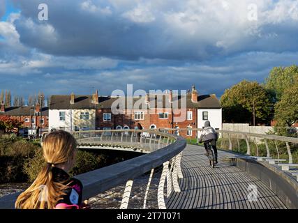 Castleford Footbridge over the River Aire Stock Photo - Alamy