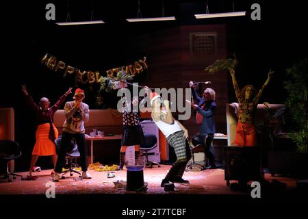 Heikko Deutschmann als Herr Meier, Noelle Haeseling als Frau Gerber ...