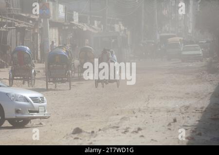 Feinstaubbelastung, Smog in Dhaka Bangladesch Severe dust pollution ...