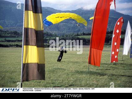 PARACHUTING - PRESENTATION MONDIAL DE PARACHUTISME GAP 2003 - PHOTO ...