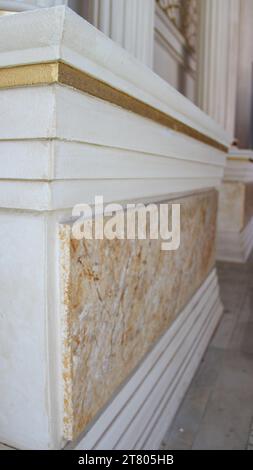 Traditional Gilding Technique with Gold Leaf Stock Photo - Alamy