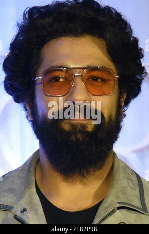 Kolkata, India. 17th Nov, 2023. Bollywood actor Vicky Kaushal interacts ...