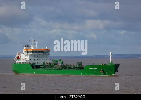 Tanker heading to Avonmouth docks Stock Photo - Alamy