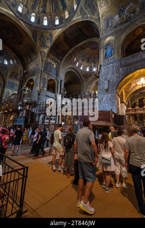 THE CENTRAL ALTAR OF THE BASILICA OF SAN MARCO EVANGELISTA Stock Photo ...