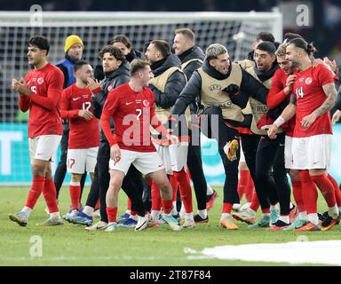 Turkish soccer players celebrate their 3-0 victory over the Netherlands ...