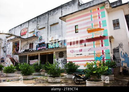 Landmarks Banpong street art drawing on abandoned buildings for thai ...