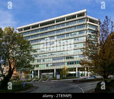 Modern architecture office building, Forbury Place, Reading, Berkshire ...