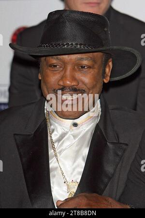 Legendary boxer Joe Frazier at the Piccadilly Hotel Stock Photo - Alamy